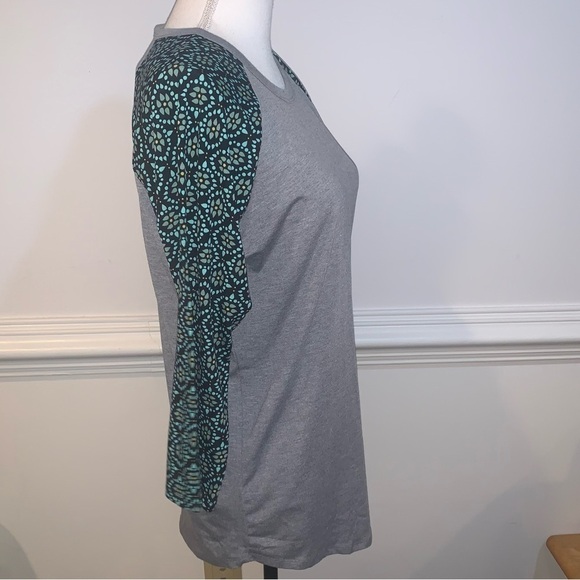 LuLaRoe | Tops | Lularoe Tee Sz M | Poshmark